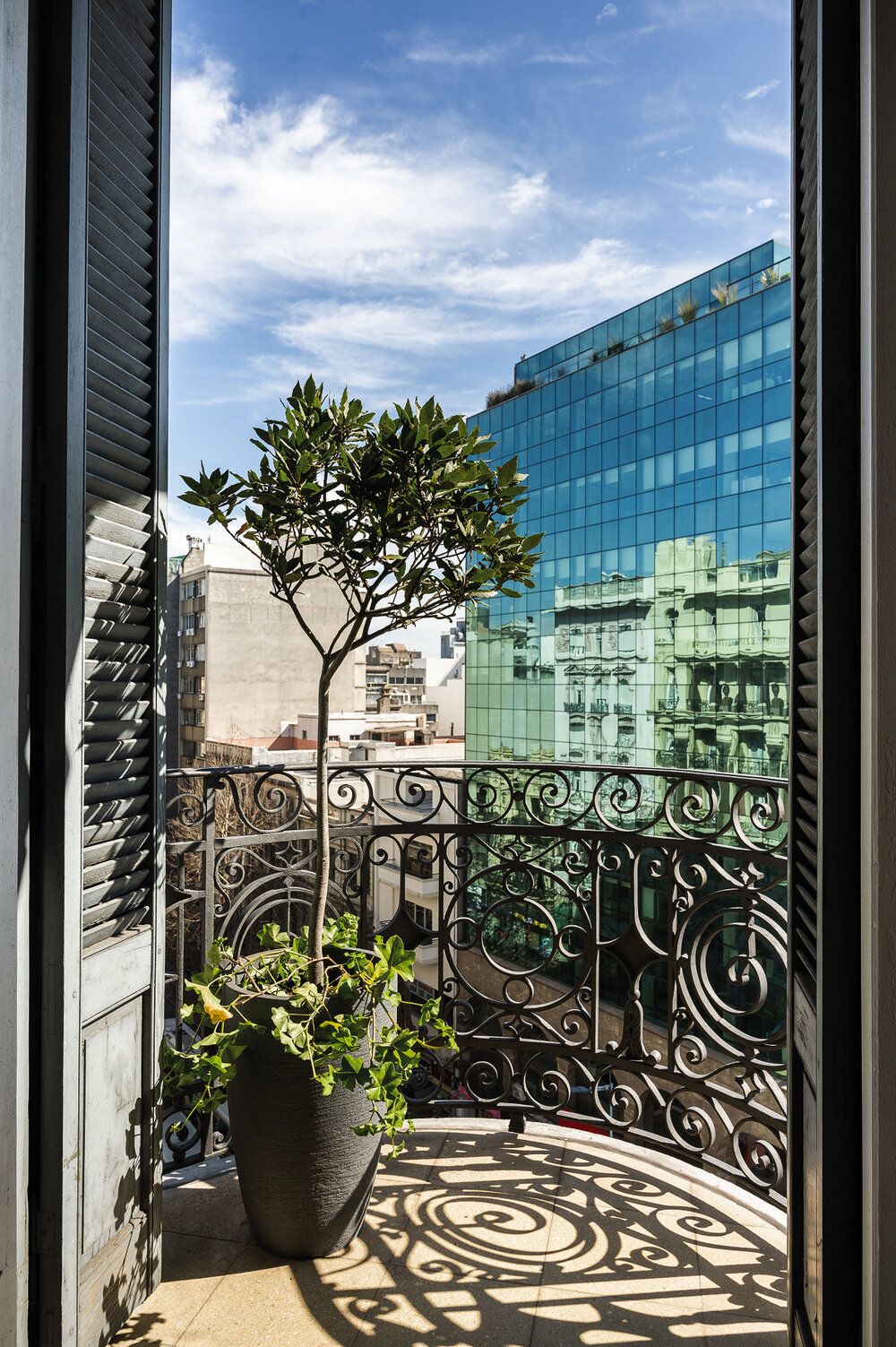 El apartamento del Edificio Rex que se convirtió en una galería de arte habitable