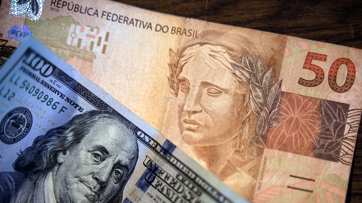 El dólar se fortalece; bajó el tipo de cambio real en mayo