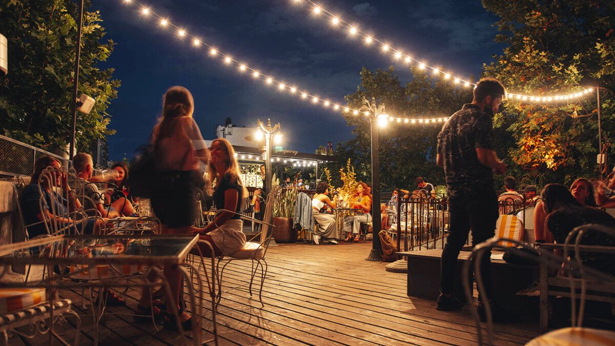 10 bares ideales para disfrutar al aire libre