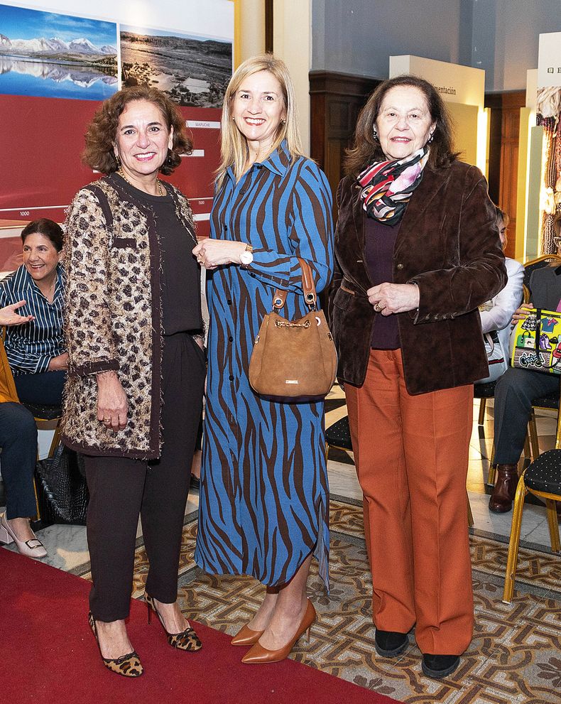 La Embajada de Argentina en Uruguay y el MAPI invitaron al desfile de ...