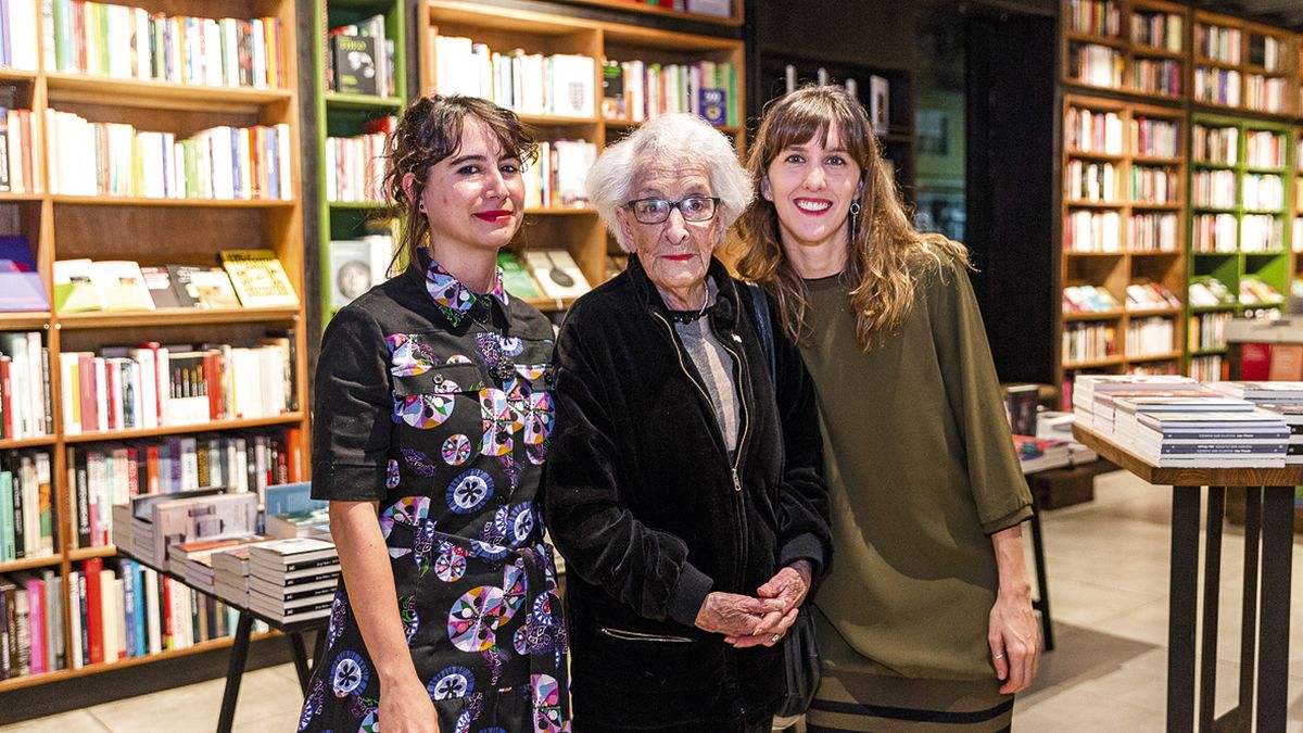 Ida Vitale leyó poemas en el preestreno de su documental